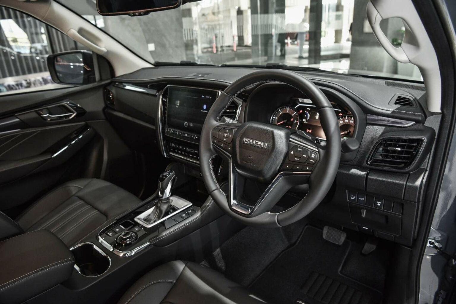 ยลโฉมจริง! ISUZU MU-X Phantom Collection สปอร์ต หรู หล่อ