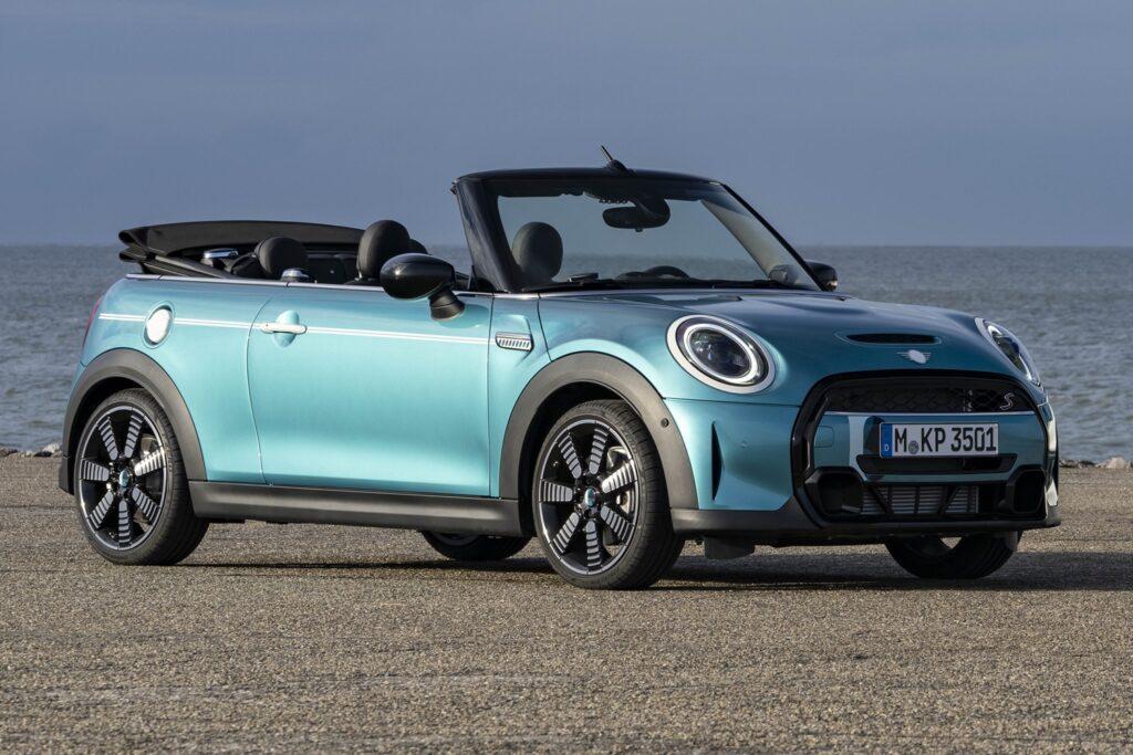 MINI Cooper S Convertible Seaside Edition รุ่นพิเศษเพียง 3.090 ล้านบาท