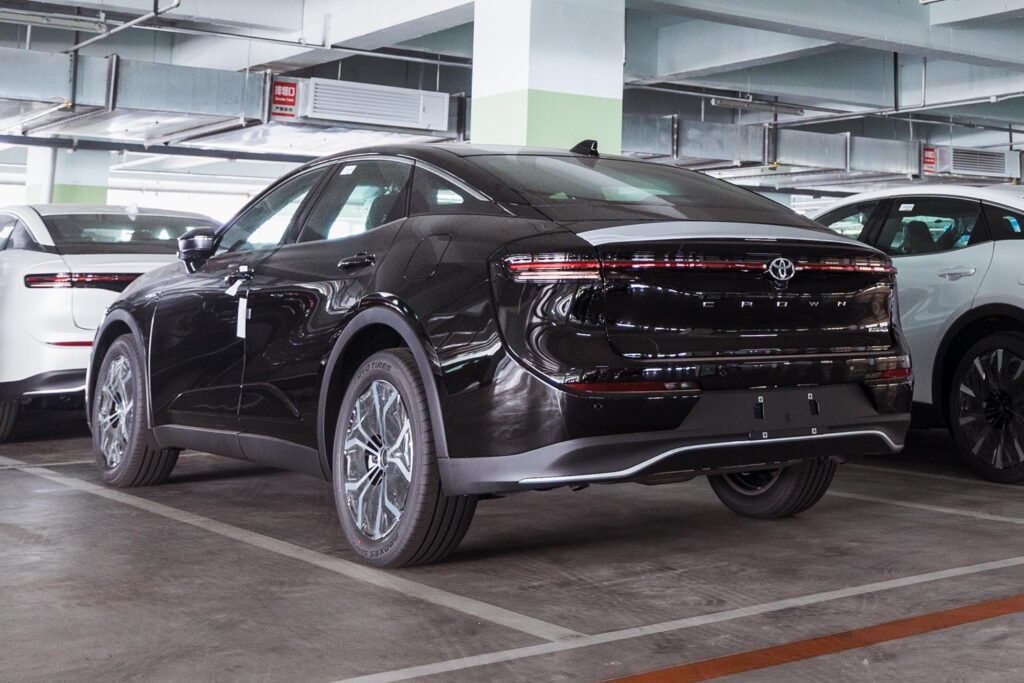 Toyota Crown Sport Cross สปอร์ตเอสยูวีตรามงกุฎขายจีน 21 มิถุนายน