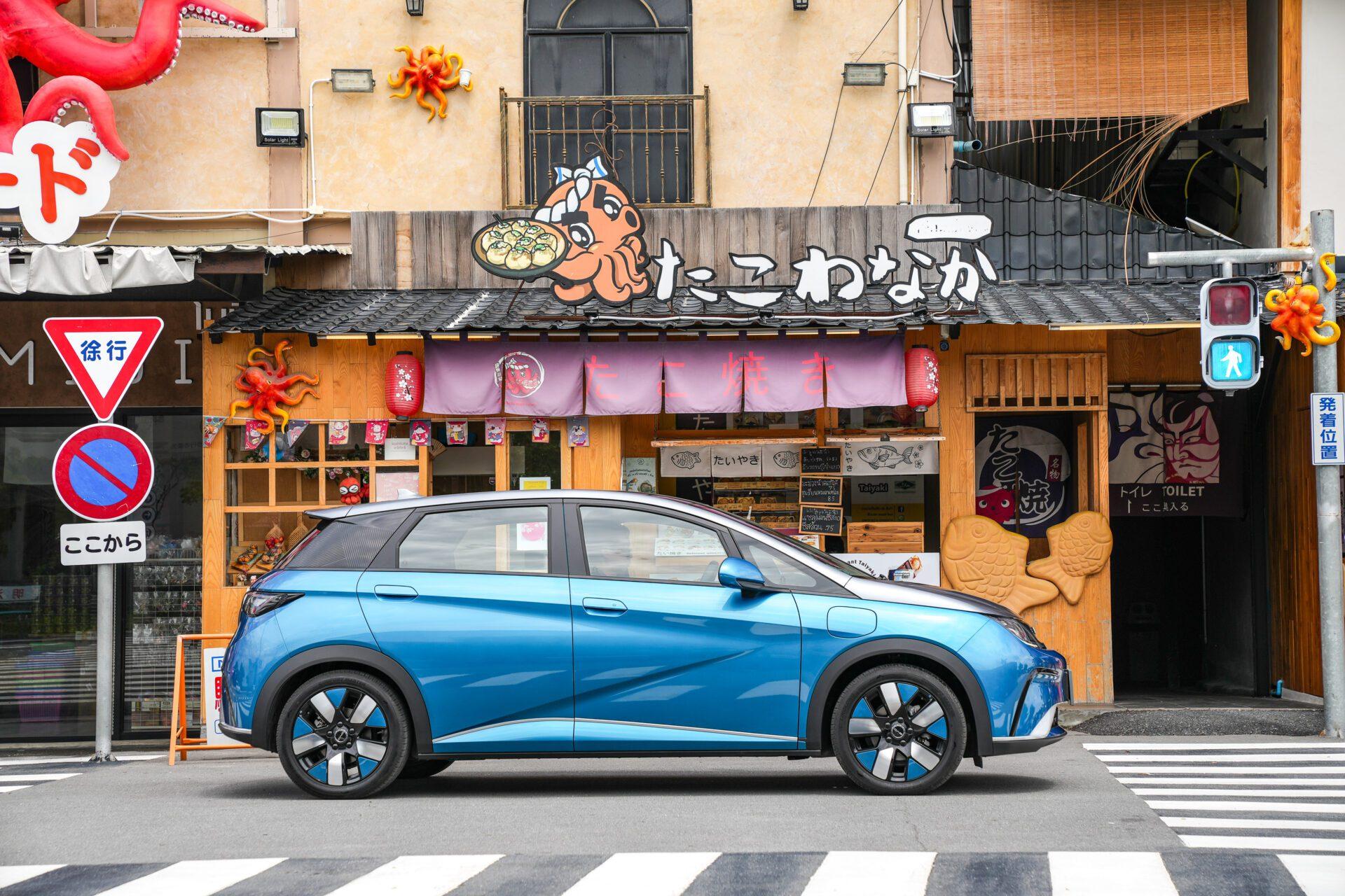 BYD Dolphin VS MG4 Electric สองรุ่นเด่นพลังอีวีแห่งแดนมังกร