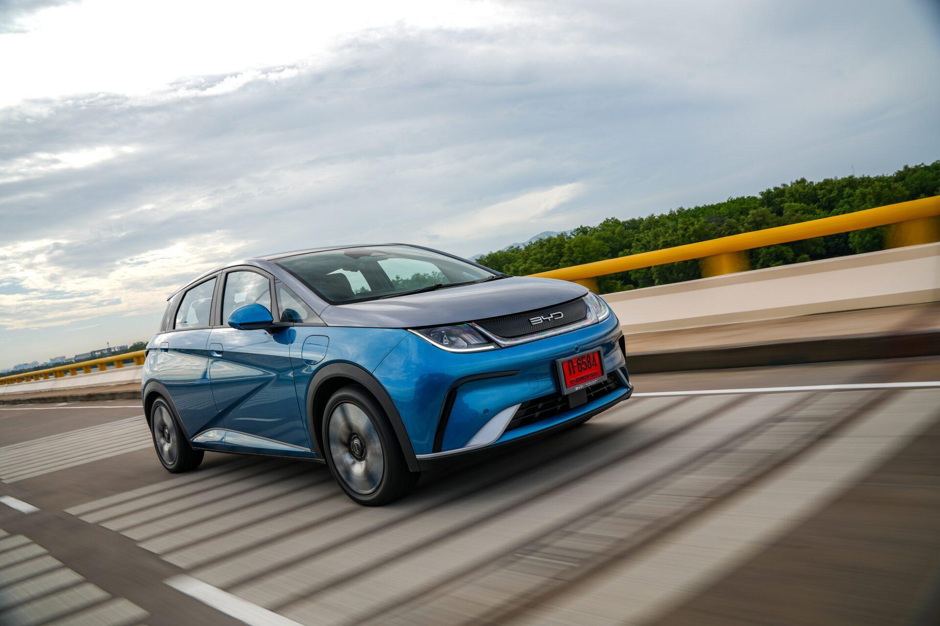 BYD Dolphin VS MG4 Electric สองรุ่นเด่นพลังอีวีแห่งแดนมังกร