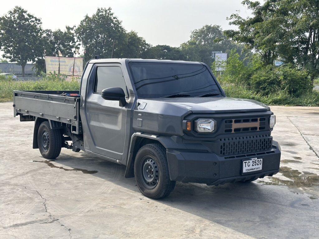 Toyota Hilux Champ กับภายในสุดเข้มก่อนเผย 27 พฤศจิกายน