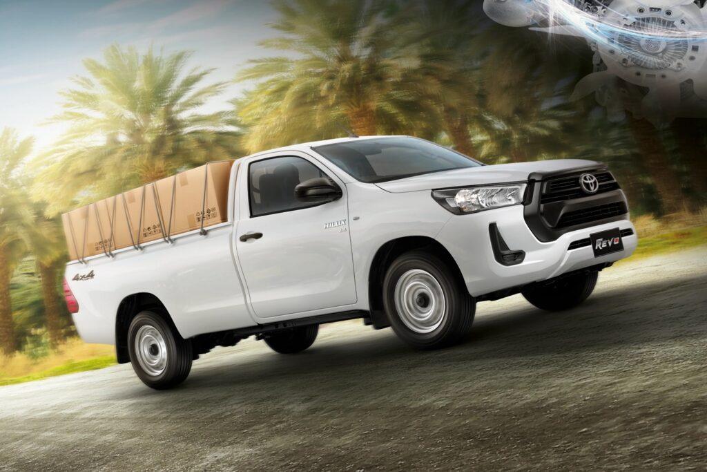 เทียบสเปก! Toyota Hilux Champ x Hilux REVO ศึกพี่น้องค่ายสามห่วง