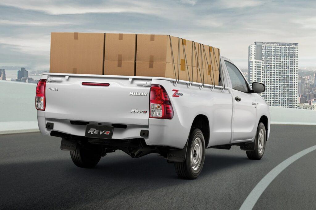 เทียบสเปก! Toyota Hilux Champ x Hilux REVO ศึกพี่น้องค่ายสามห่วง