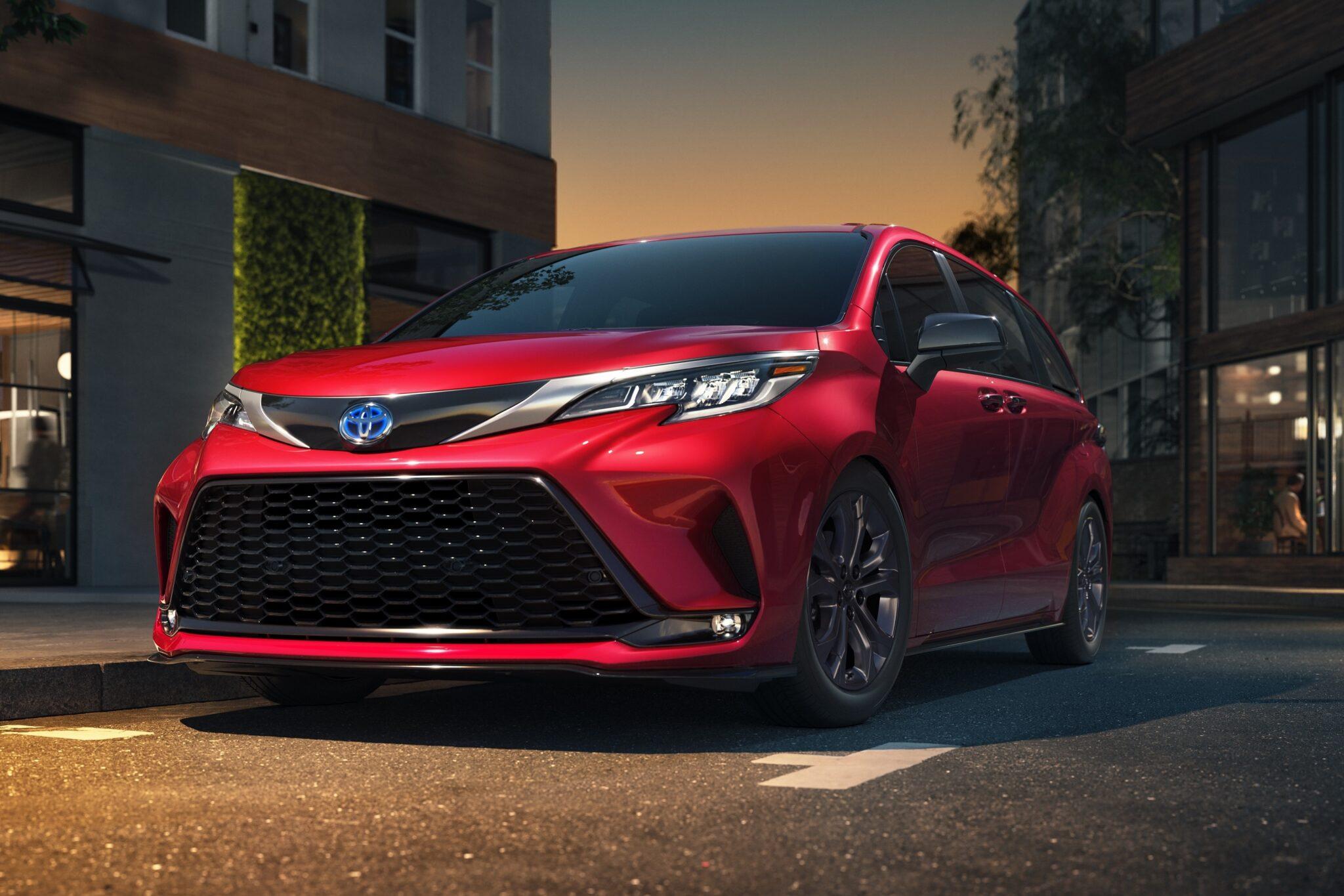 Toyota Sienna 2024 ไจแอนท์เอ็มพีวีพลังรักษ์โลกที่ไม่มีวันมาไทย