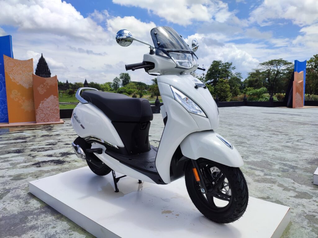 2024 TVS Callisto 125 สกู๊ตเตอร์สไตล์มินิมอล เปิดตัวพร้อมขายที่อินโดฯ
