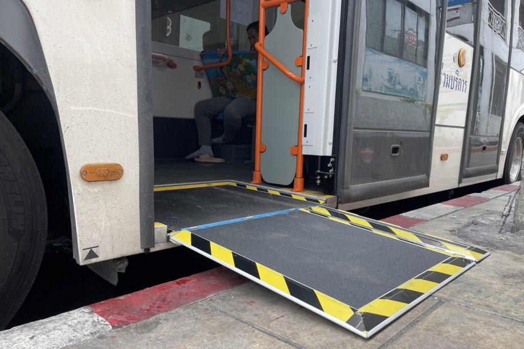 ยลโฉมจริง! BYD B70 รถบัสอีวีวิ่งไกล 150 กม. บริการฟรีย่านทองหล่อ