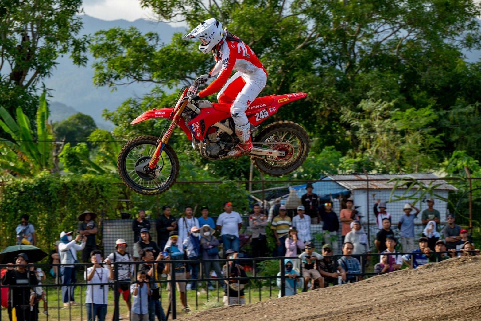 MXGP 2024 สนามที่ 12 “ทิม ไกเซอร์” บิด CRF 450 ทะยานคว้าดับเบิ้ลโพเดียม