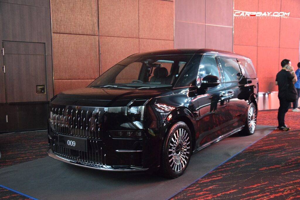 ZEEKR 009 VS DENZA D9 2 อีวีหรูคู่ปรับ Alphard ค่าตัวไม่เกิน 3 ล้าน
