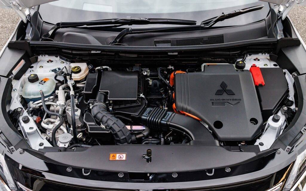 Mitsubishi Outlander PHEV 2025 ยอดจองเกินเป้า 3,400 คันที่ญี่ปุ่น