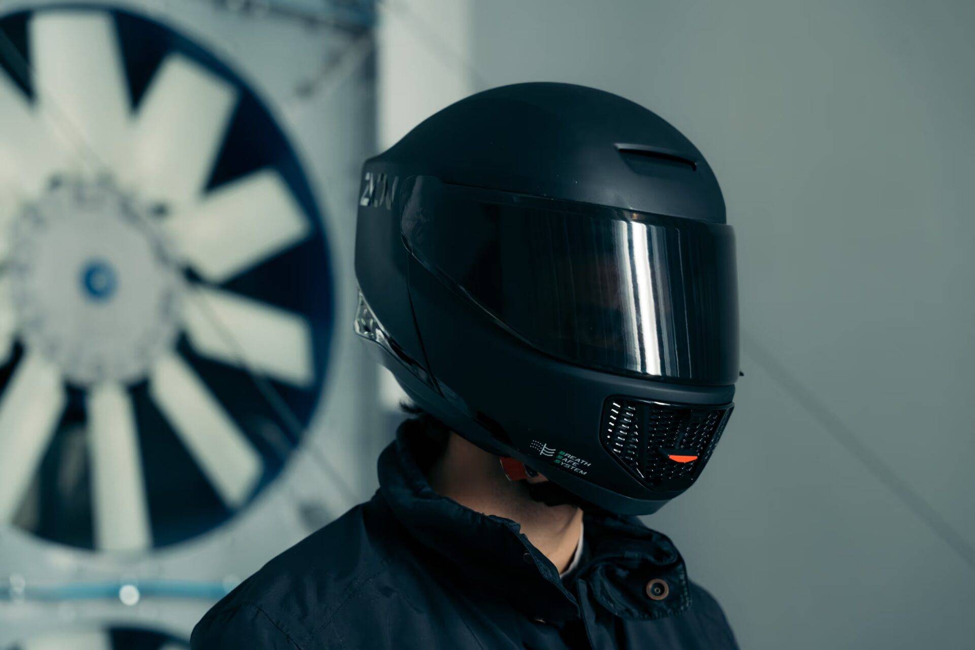 Zyon Helmets หมวกกันน็อคระดับไฮเอนด์ป้องกันมลพิษ
