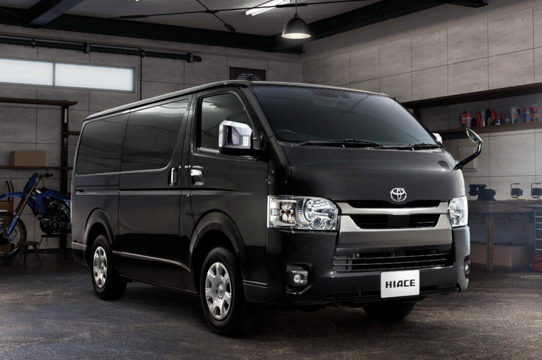 Toyota HIACE DARK PRIME S โม่งน้อยรุ่นพิเศษขายญี่ปุ่น 9 แสนกว่า